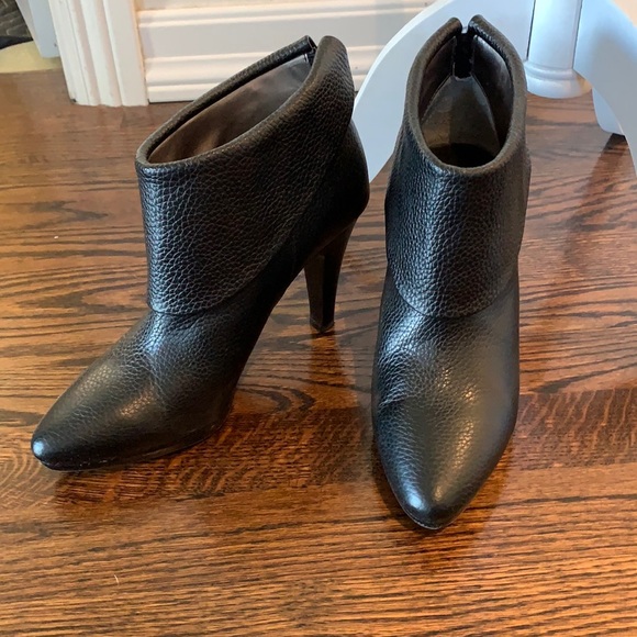 Banana Republic Factory | Shoes | Bananas Republic Factory Black Fold ...